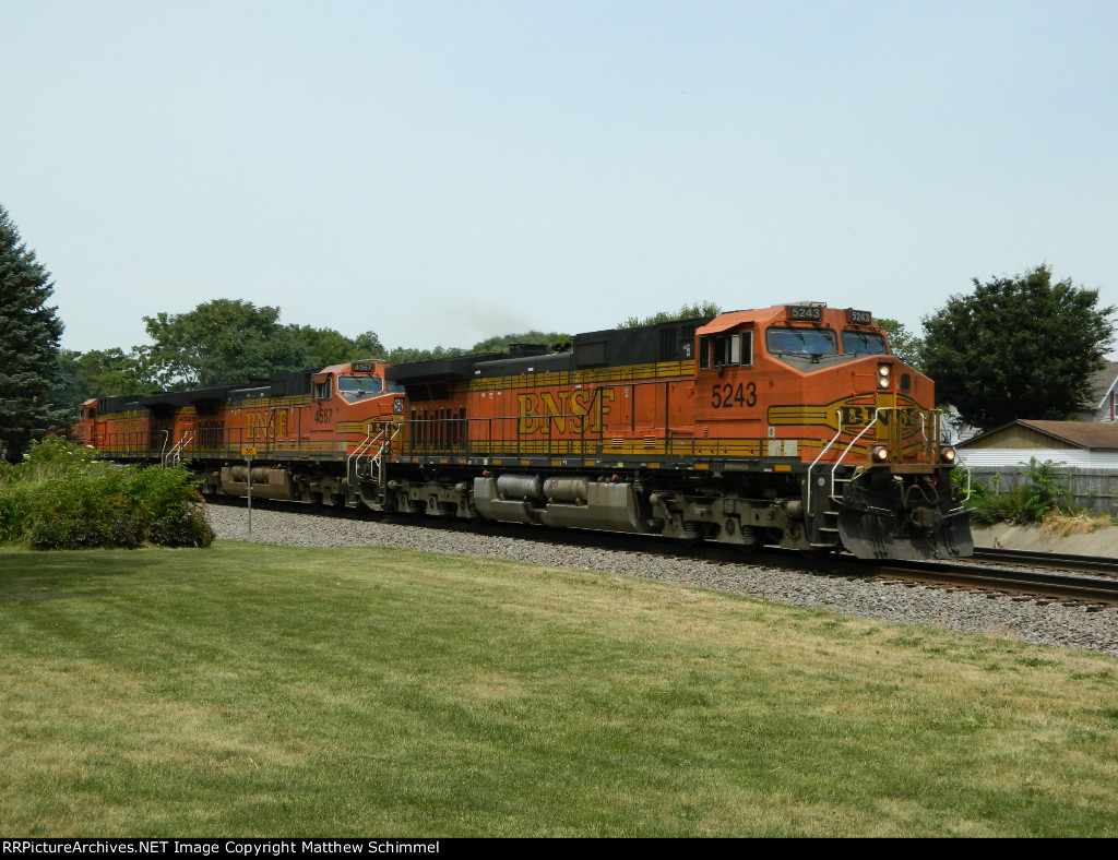 BNSF 5243 & BNSF 4567
